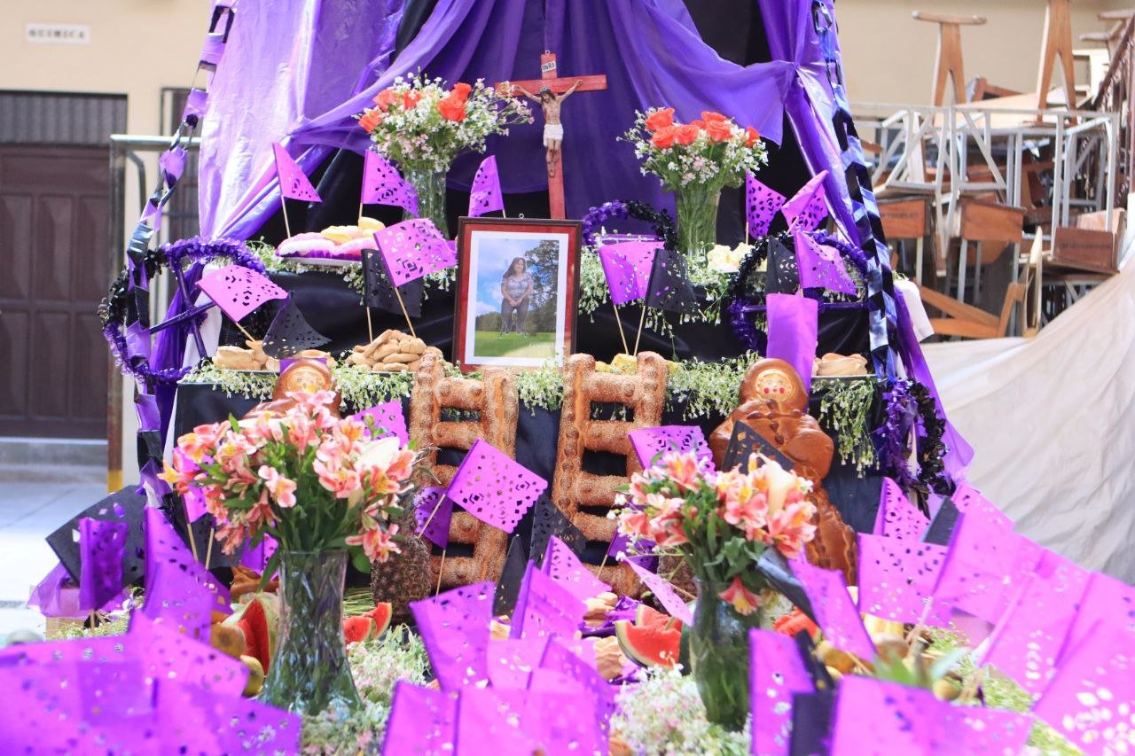 RESUMEN: Los bolivianos despiden las almas de sus difuntos en Todo ...