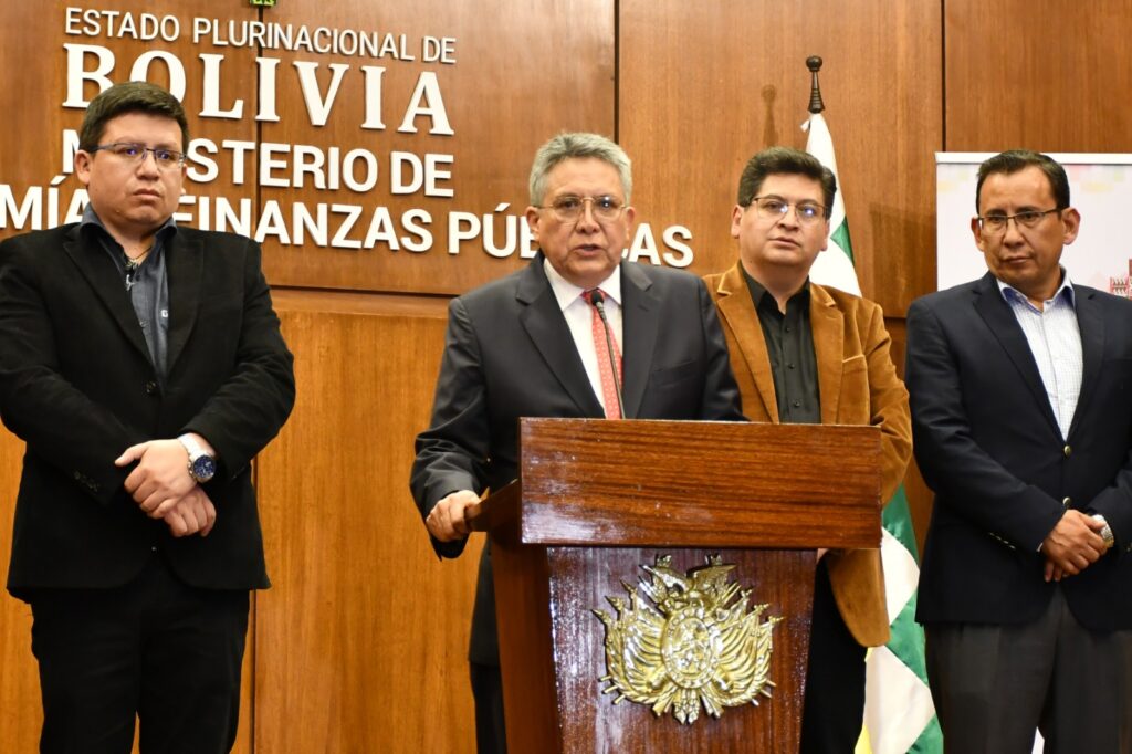 Alianza estratégica: Gobierno y empresarios unen fuerzas para enfrentar la escasez de dólares en ...